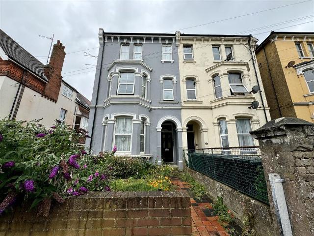 London Road, Bexhill On Sea TN39, 2 bed flat to rent, £1,000 pcm | PrimeLocation