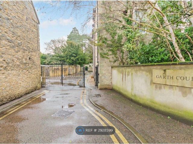 London Road, Bicester OX26, 2 bed flat to rent, £1,700 pcm | PrimeLocation