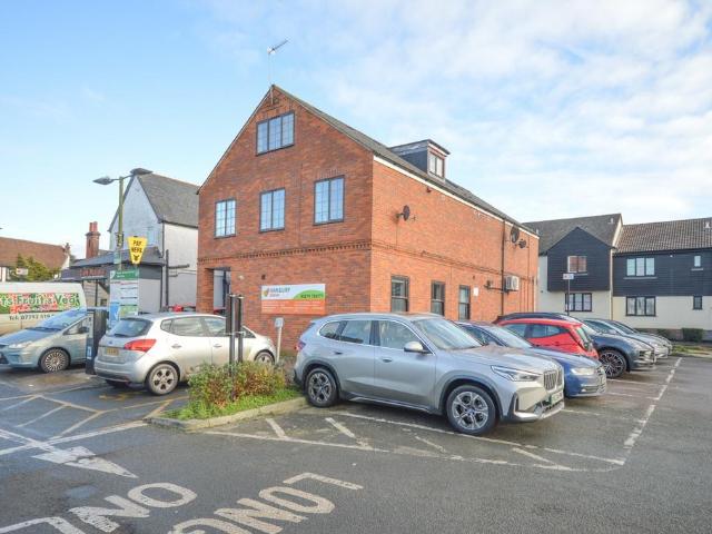 London Road, Bishops Stortford, CM23 1 bed apartment to rent £1,050 pcm £242 pw