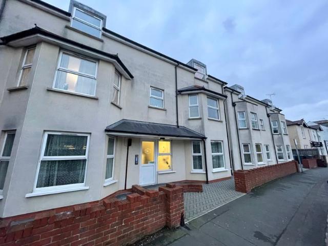 London Road, Bognor Regis PO21, 2 bed flat to rent, £1,100 pcm | PrimeLocation