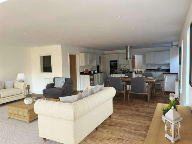 London Road, Bourne End, HP1