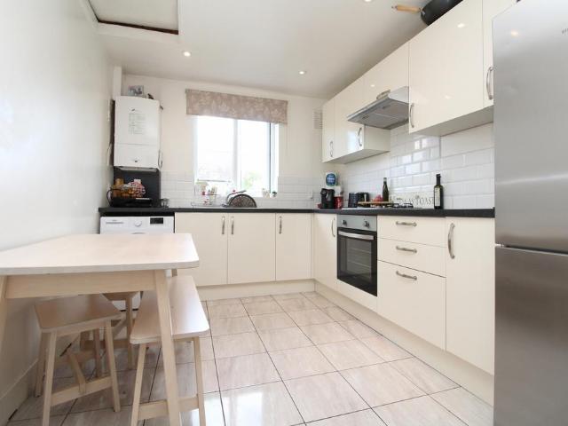 London Road, Bromley BR1 2 bed maisonette to rent £1,650 pcm £381 pw