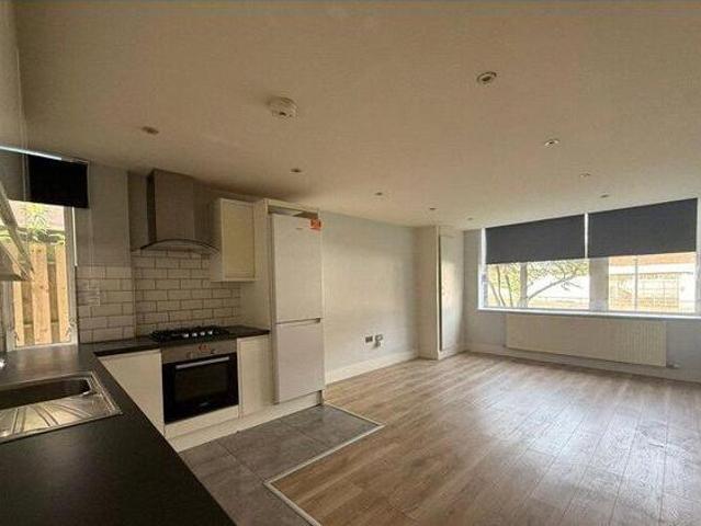 London Road, Bracknell, 2 Bedroom Flat