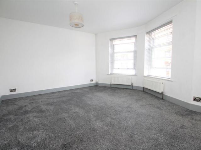 London Road, BRIGHTON 3 bed maisonette to rent £2,500 pcm £577 pw