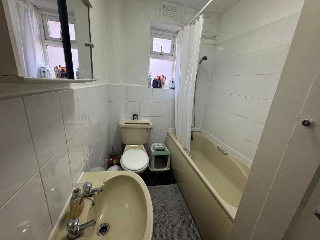 London Road, Brighton, East Sussex. 2 bed flat to rent £1,400 pcm £323 pw