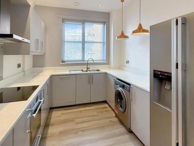 London Road, Brighton, East Sussex 3 bed maisonette to rent £2,500 pcm £577 pw