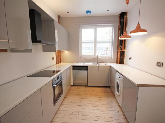 London Road, Brighton, East Sussex 3 bed maisonette to rent £2,500 pcm £577 pw