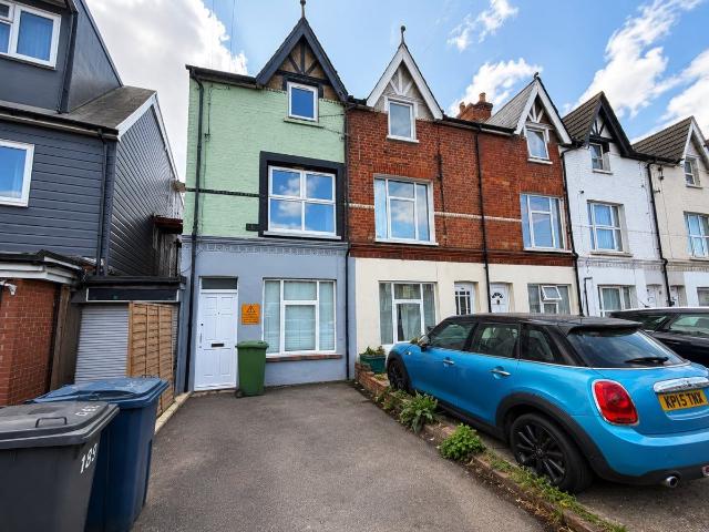 London Road, Buckinghamshire HP11, 2 bed maisonette to rent, £1,500 pcm | PrimeLocation