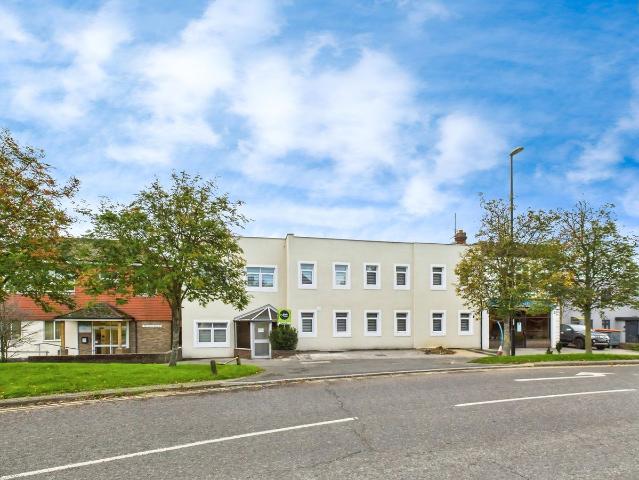London Road, Burgess Hill RH15, 1 bed flat to rent, £1,250 pcm | PrimeLocation