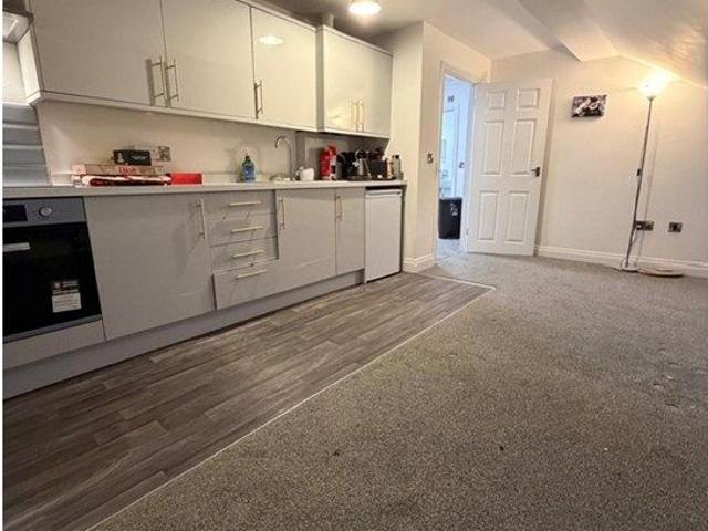 London Road, Buxton SK17, 2 bed flat to rent, £995 pcm | PrimeLocation
