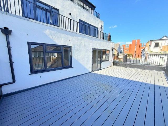 London Road, Camberley GU15, 1 bed flat to rent, £1,300 pcm | PrimeLocation