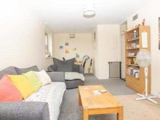 London Road, Chalkwell Lodge, Westcliff On Sea, 2 Bedroom Flat