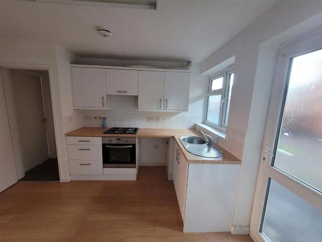 London Road, Charnwood Court London Road LE67, 2 bed flat to rent, £725 pcm | PrimeLocation