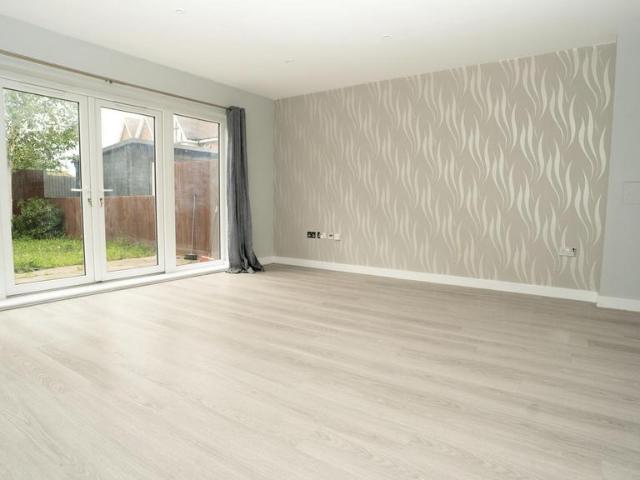 London Road, Cheam, Sutton 4 bed terraced house to rent £3,100 pcm £715 pw