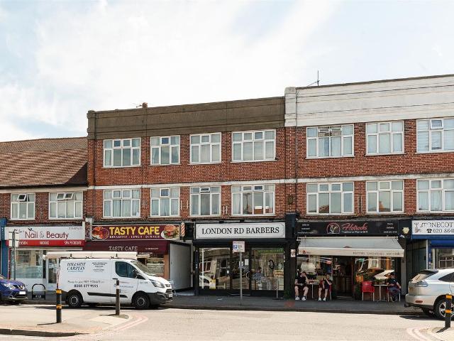 London Road, Cheam, Sutton SM3, 2 bed flat to rent, £1,500 pcm | PrimeLocation