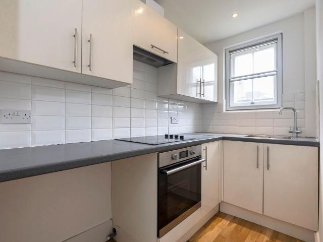 London Road, Cheltenham GL52, 1 bed flat to rent, £1,000 pcm | PrimeLocation