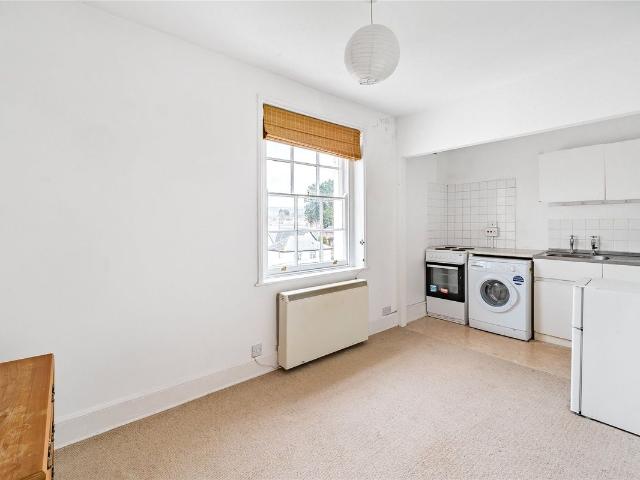 London Road, Cheltenham, Gloucestershire GL52, 1 bed flat to rent, £795 pcm | PrimeLocation