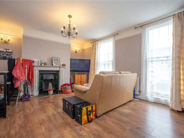London Road, Cheltenham, Gloucestershire GL52, 1 bed flat to rent, £850 pcm | PrimeLocation