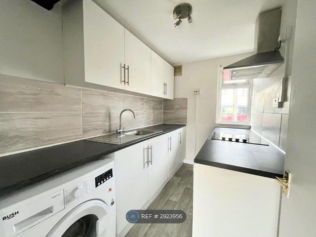 London Road, Chippenham SN15, 3 bed terraced house to rent, £1,500 pcm | PrimeLocation