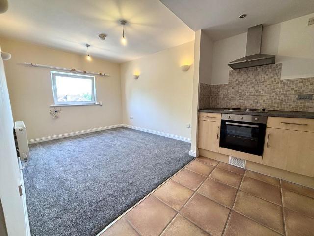 London Road, Cowplain, Waterlooville PO8, 1 bed flat to rent, £950 pcm | PrimeLocation