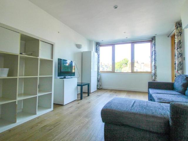 London Road, Croydon, CR0 2 bed apartment to rent £1,800 pcm £415 pw