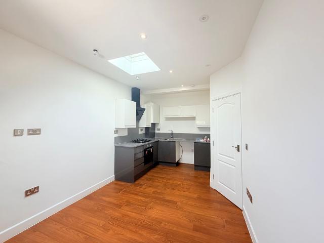 London Road, Croydon CR0, 2 bed flat to rent, £1,600 pcm | PrimeLocation