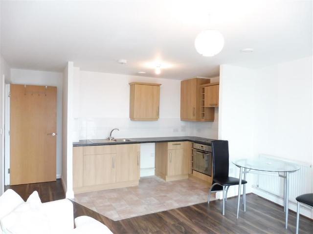 London Road, Croydon CR0, 2 bed flat to rent, £1,600 pcm | PrimeLocation