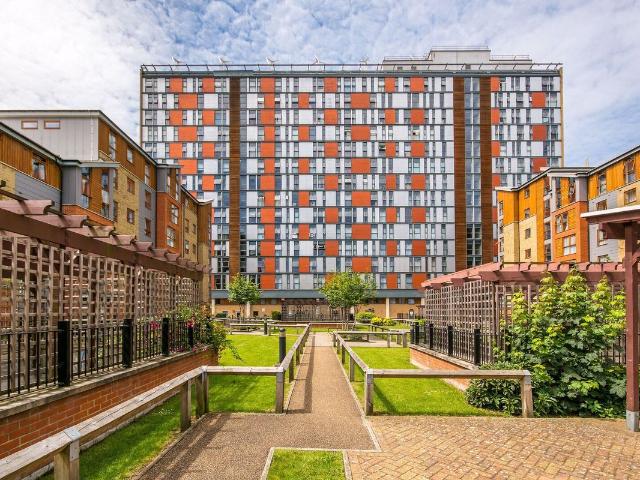 London Road, Croydon CR0, 3 bed flat to rent, £2,400 pcm | PrimeLocation