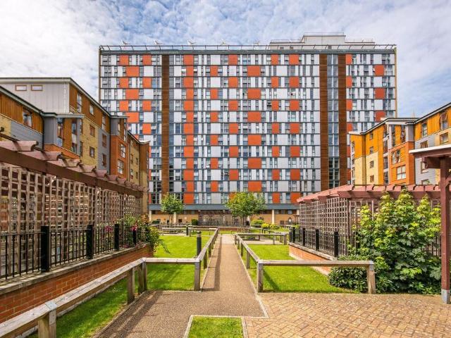 London Road, Croydon, CR0 3 bed flat to rent £2,400 pcm £554 pw