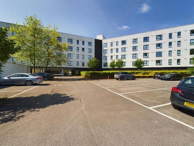 London Road, Crawley