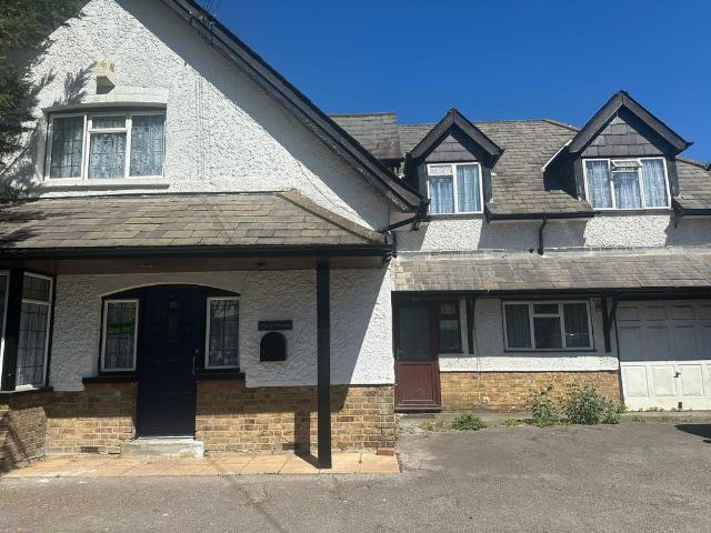 London Road, Datchet SL3 8 bed semi detached house to rent £6,999 pcm £1,615 pw