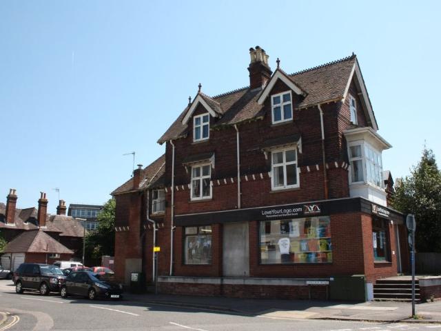 London Road, Dorking RH4, 3 bed flat to rent, £1,400 pcm | PrimeLocation