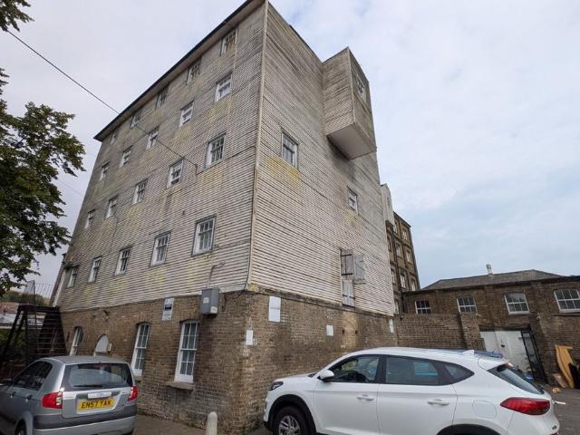 London Road, Dover, Kent CT17, 2 bed flat to rent, £950 pcm | PrimeLocation