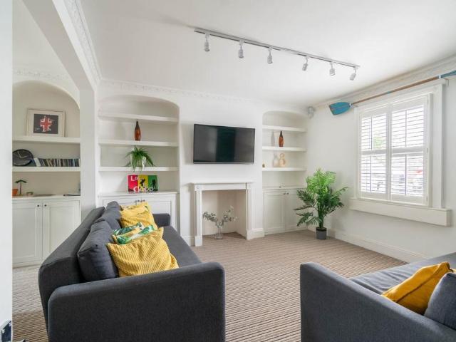 London Road East, Bath 3 bed terraced house to rent £2,400 pcm £554 pw