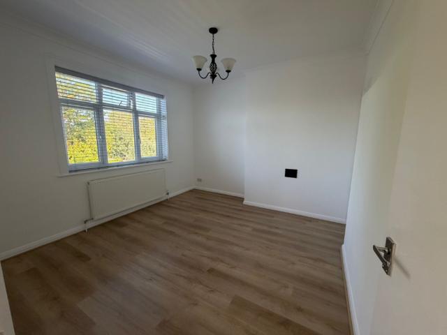 London Road, EN2 1 bed flat to rent £1,450 pcm £335 pw