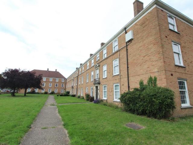 London Road, Enfield 2 bed flat to rent £1,850 pcm £427 pw