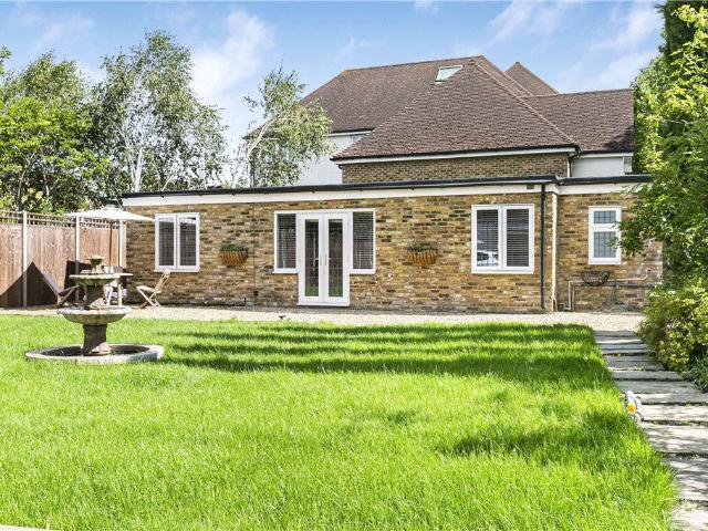 London Road, Englefield Green, Egham, Surrey TW20, 2 bed maisonette to rent, £2,250 pcm | PrimeLocation