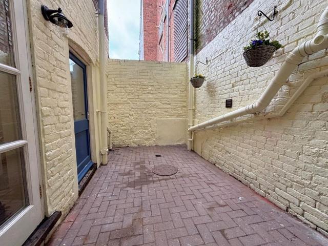 London Road, Gloucester, GL1