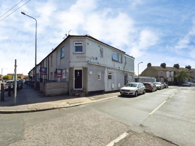 London Road, Grays, RM20