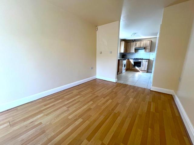 London Road, Grays RM20 2 bed flat to rent £1,475 pcm £340 pw