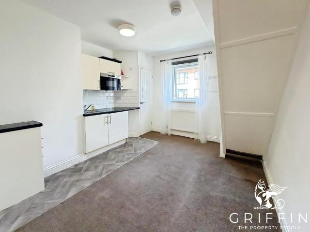 London Road, Grays, RM20