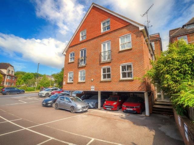 London Road, Guildford GU1, 1 bed flat to rent, £1,395 pcm | PrimeLocation
