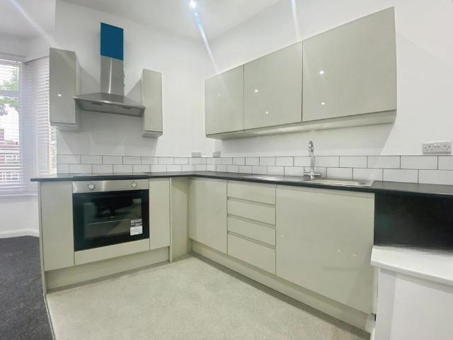 London Road, Hampshire PO2 2 bed apartment to rent £1,000 pcm £231 pw