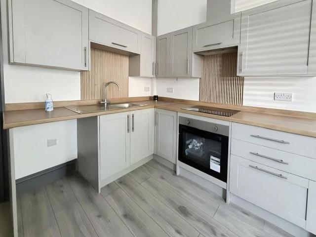London Road, Hampshire PO2 2 bed apartment to rent £1,150 pcm £265 pw