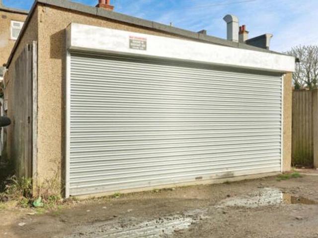 London Road, Hadleigh, Garage For Rent
