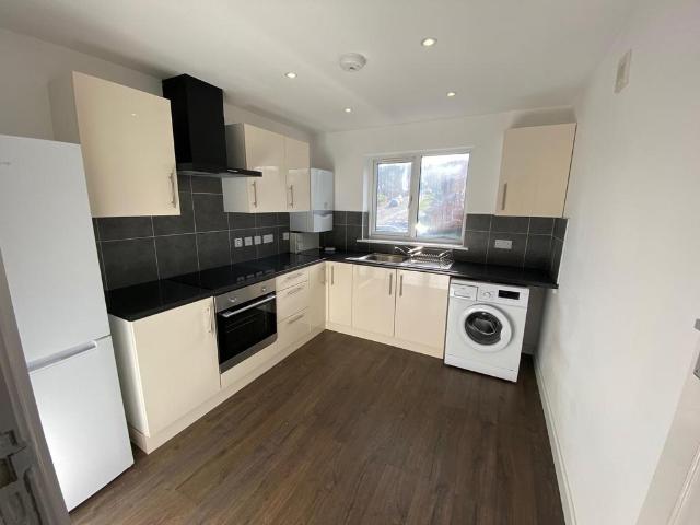 London Road, HEMEL HEMPSTEAD 2 bed apartment to rent £1,600 pcm £369 pw