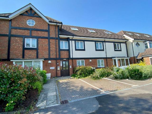 London Road, Headington OX3, 2 bed flat to rent, £1,600 pcm | PrimeLocation
