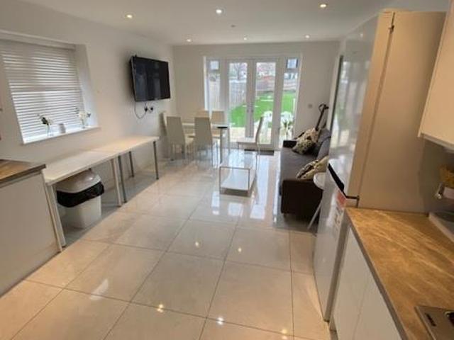 London Road, Headington, HMO Ready. 5 bed semi detached house to rent £3,900 pcm £900 pw