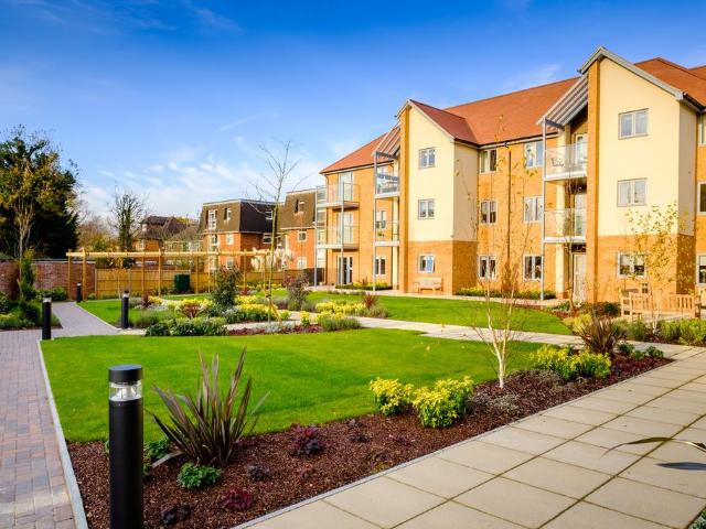 London Road, Hertfordshire AL1 2 bed apartment to rent £5,300 pcm £1,223 pw