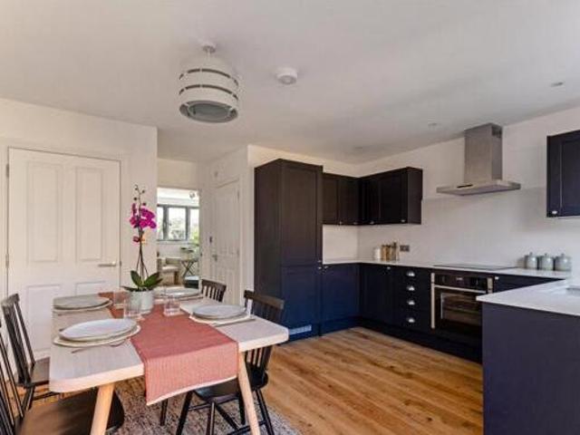 London Road, Hindhead, 3 Bedroom Semi detached